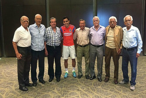 El Campeonísimo visita la concentración de Chivas | NTR Guadalajara