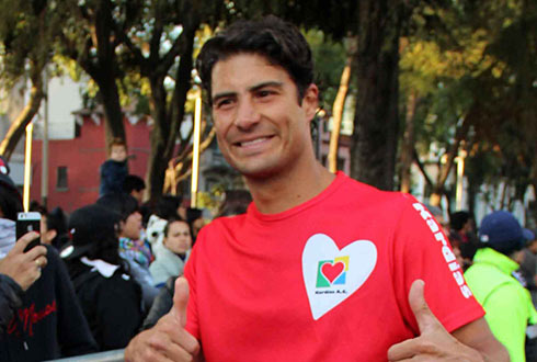 Con pasión y mucho corazón, Alex Sirvent dedica tiempo a escribir ...