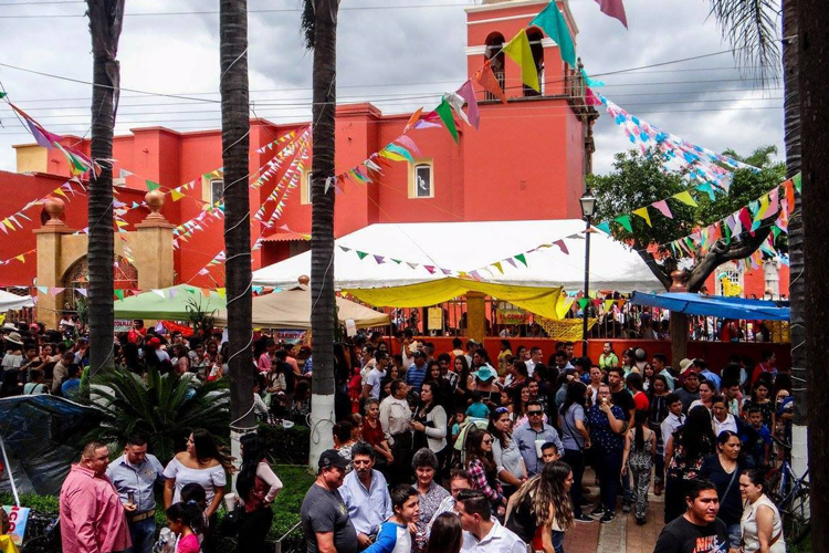 Aumentan las ventas de ropa en Zapotlanejo | NTR Guadalajara