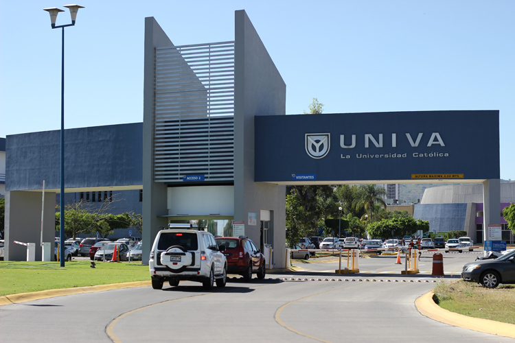 Reina el silencio en los pasillos de la Univa | NTR Guadalajara