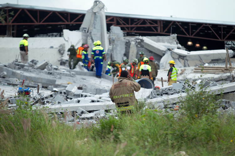 Derrumbe en Monterrey deja siete muertos | NTR Guadalajara
