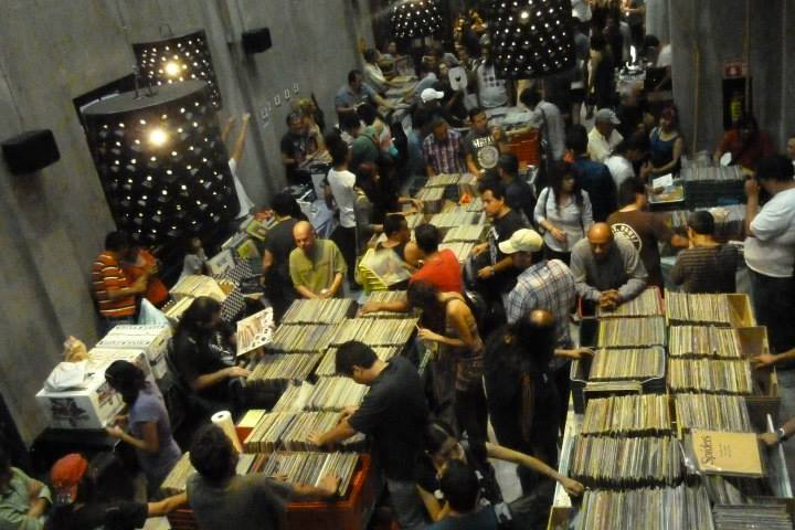 Tres días de Vinylmanía en Larva | NTR Guadalajara