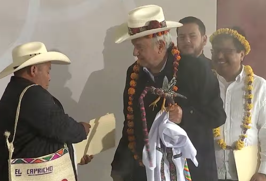 Reitera AMLO a comunidades indígenas cuidar apoyos sociales - El Diario ...