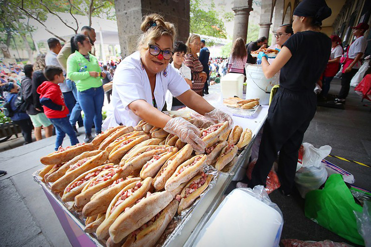 Regalan 15 mil platillos en Día de la Torta Ahogada | NTR Guadalajara