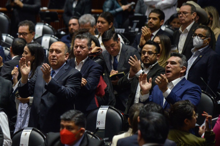 Fin de coalición Va por México si PRI apoya reforma militar en Senado ...