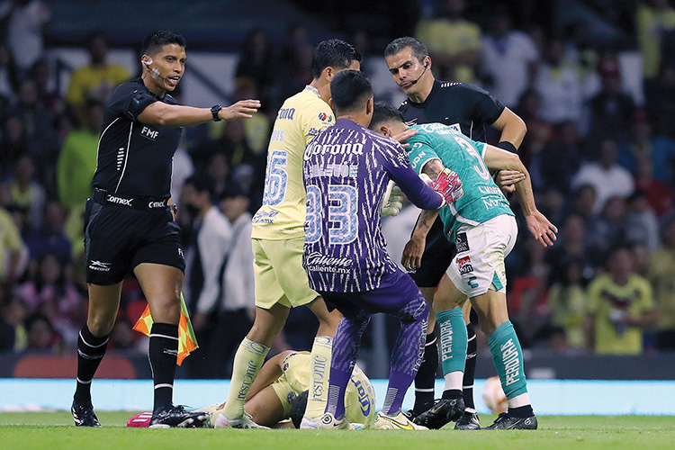 El ‘Curro’ Hernández recibe 12 partidos de castigo - El Diario NTR ...