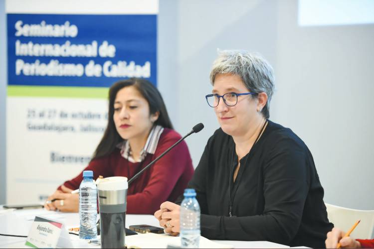 Recibe Alejandra Xanic premio María Moors Cabot - El Diario NTR | NTR ...