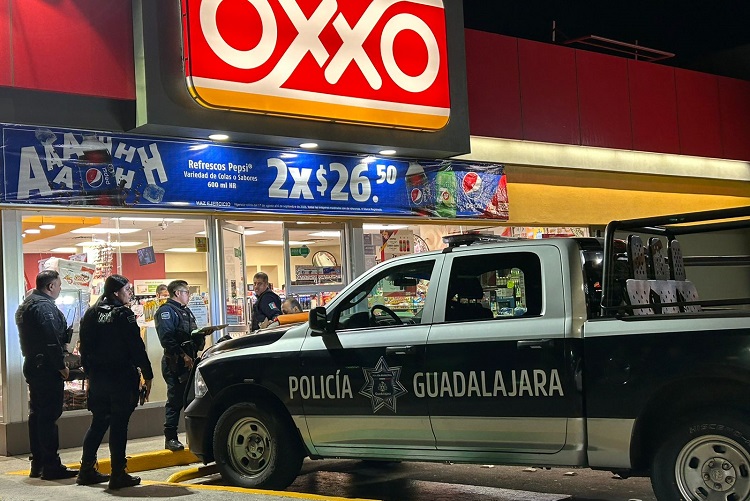 Por intentar robar un Oxxo, detienen a un hombre en la colonia Independencia | NTR Guadalajara