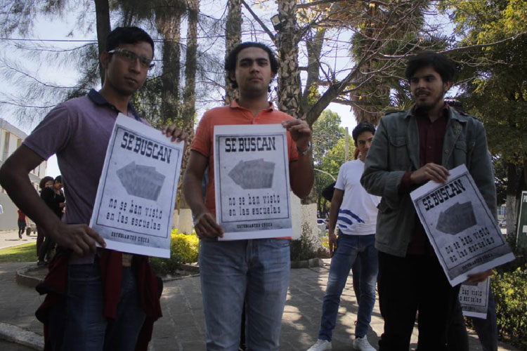 Estudiantes se manifiestan por falta de transvales | NTR Guadalajara